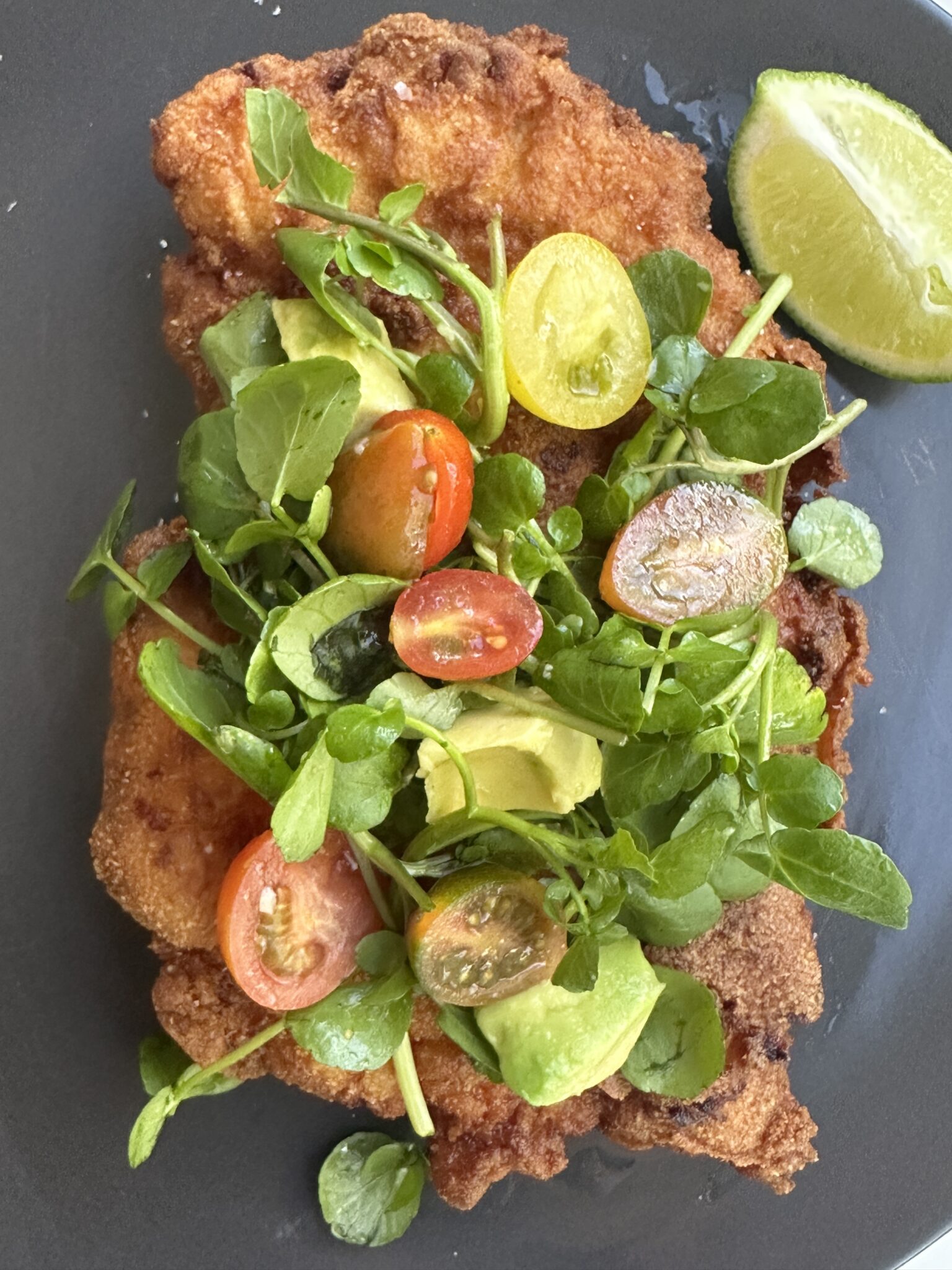 Bistec de Pollo Empanizado con Ensalada de Berro (Breaded Chicken with ...